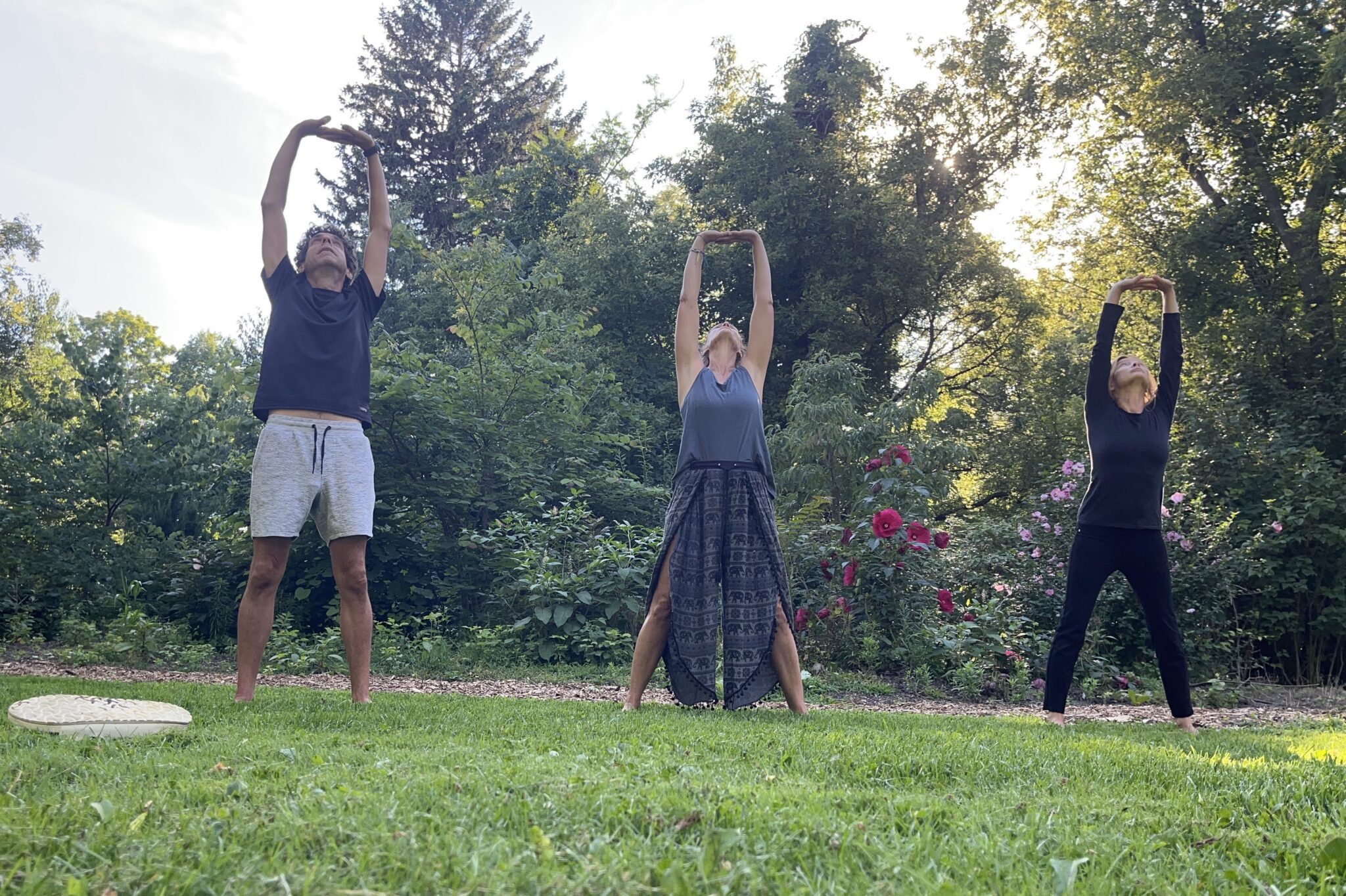 8 Silk Brocades: Befefits for Body, Mind and Spirit - Club Qigong